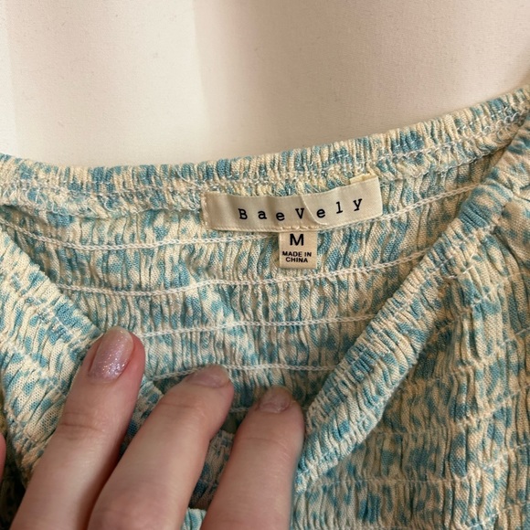 Baevely | Tops | Baevely Cropped Puff Sleeve Blue Flower Top Size M ...